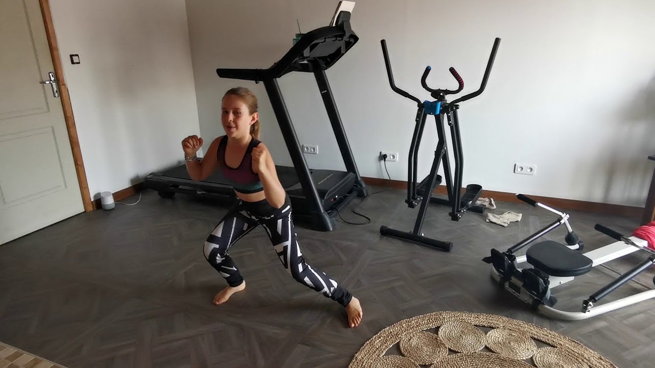 Viens t'échauffer avec Clara Fun Kids ! - YouTube