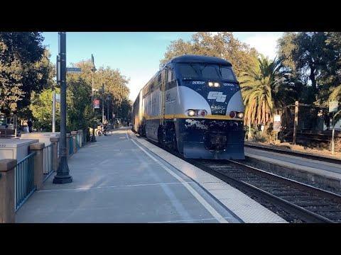 Short video-Rail fanning Davis CA station on 10/29/22-10/30/22 Ft horn ...