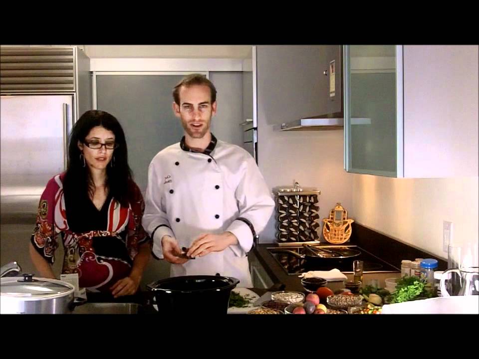 Tanya Sprout and Chef Shaikie make vegetarian Shabbat Cholent - YouTube