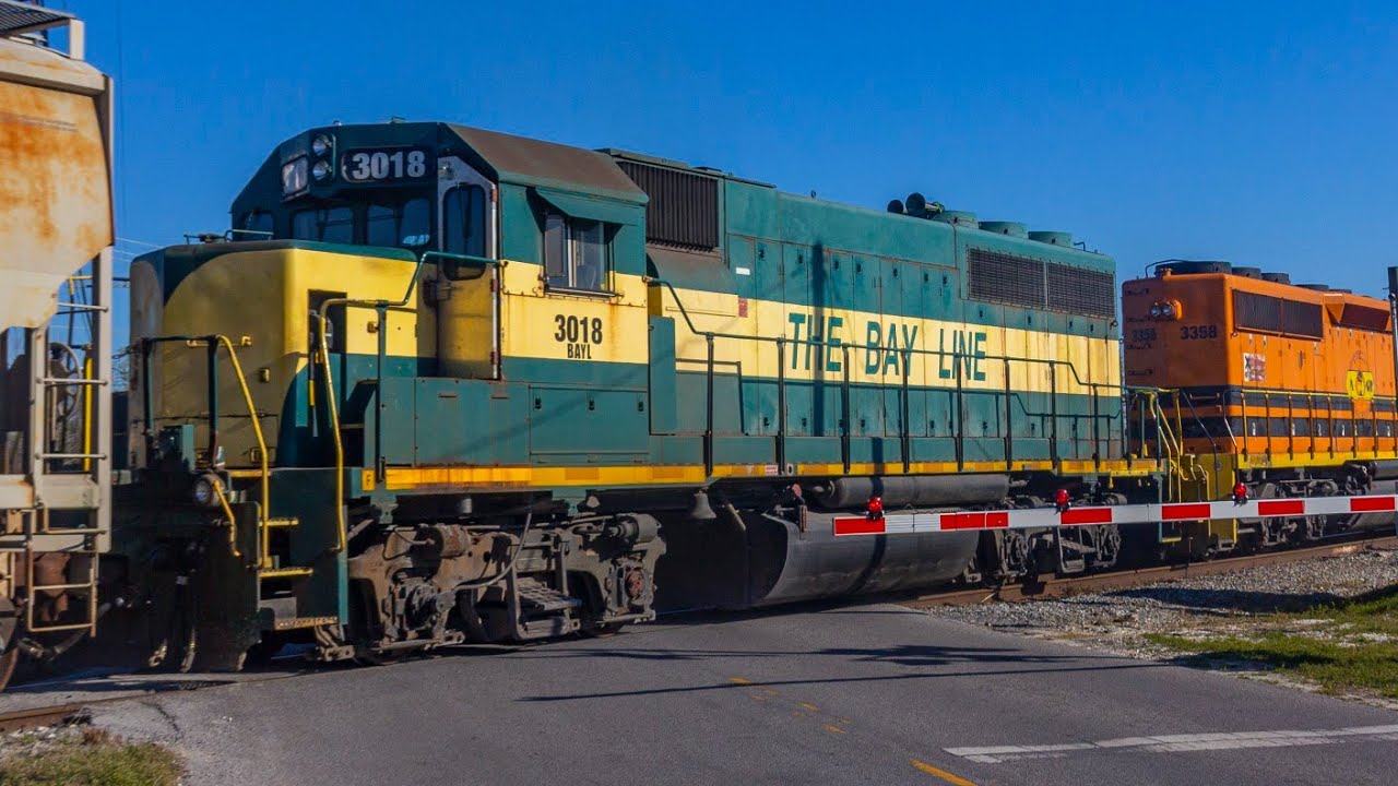 The Bay Line RR Pellet Train rolls north to Cottondale - YouTube
