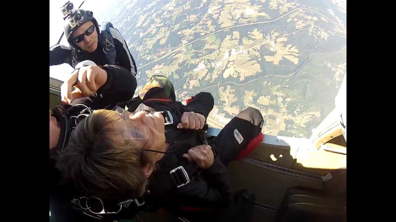 Wanda Mills jumps with her son Carey Mills - YouTube
