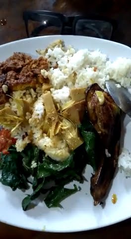 goyang nasi Padang merakyat #shorts - YouTube