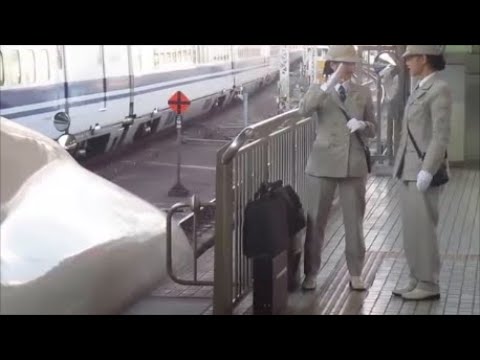 東海道新幹線 新大阪 女性車掌・運転士 Shinkansen Female conductor driver Crew change at ...
