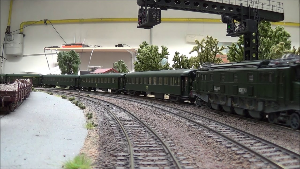 2D2 5500 (5507 JOUEF) et sa rame voyageur - YouTube