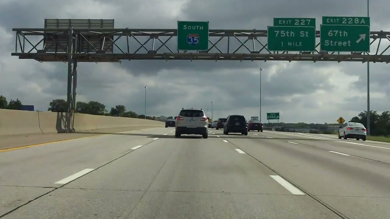 Interstate 35 - Kansas (Exits 235 to 225) southbound - YouTube