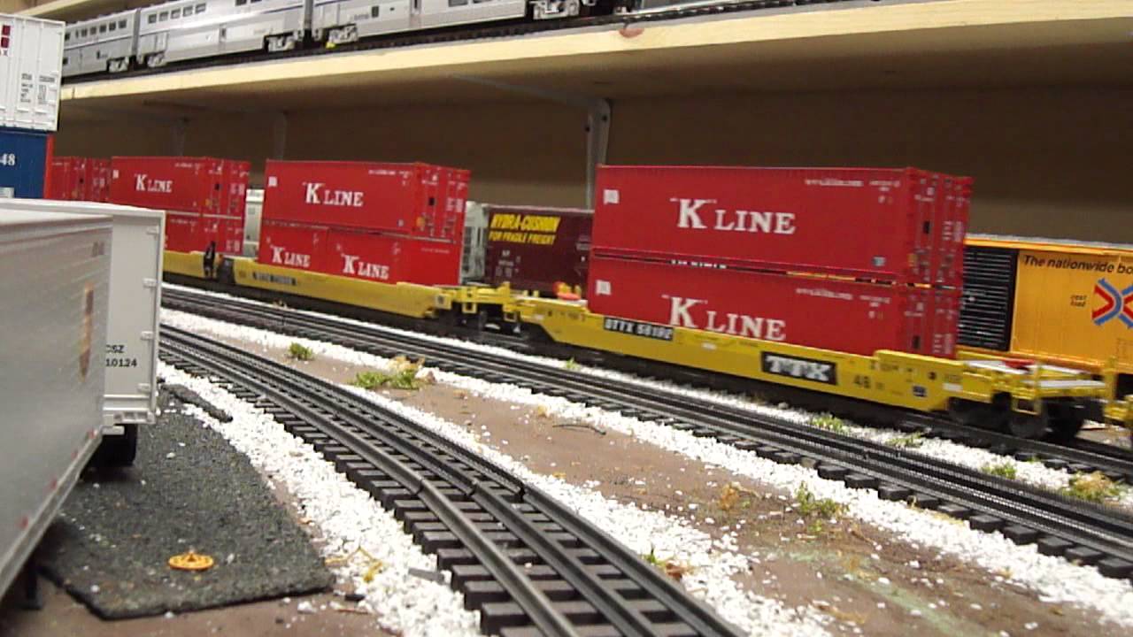 MTH Union Pacific intermodal Pacer Stacktrain - YouTube