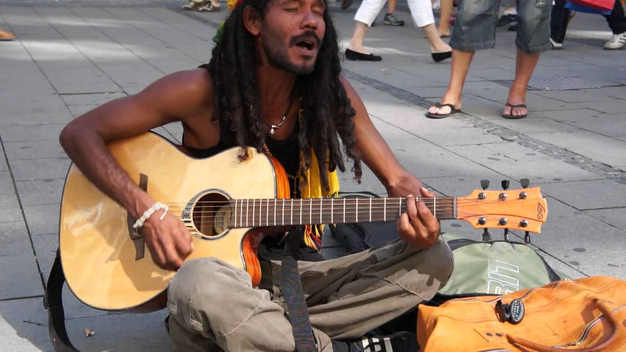 Street Singer in Munich || Straßensänger in München || Bob Marley - No ...
