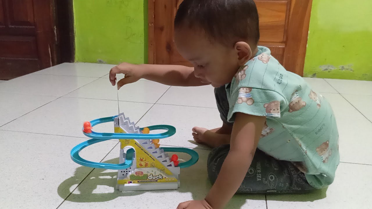 MAINAN SMALL DUCK - MUSIC TRACK everyone get together and play - YouTube