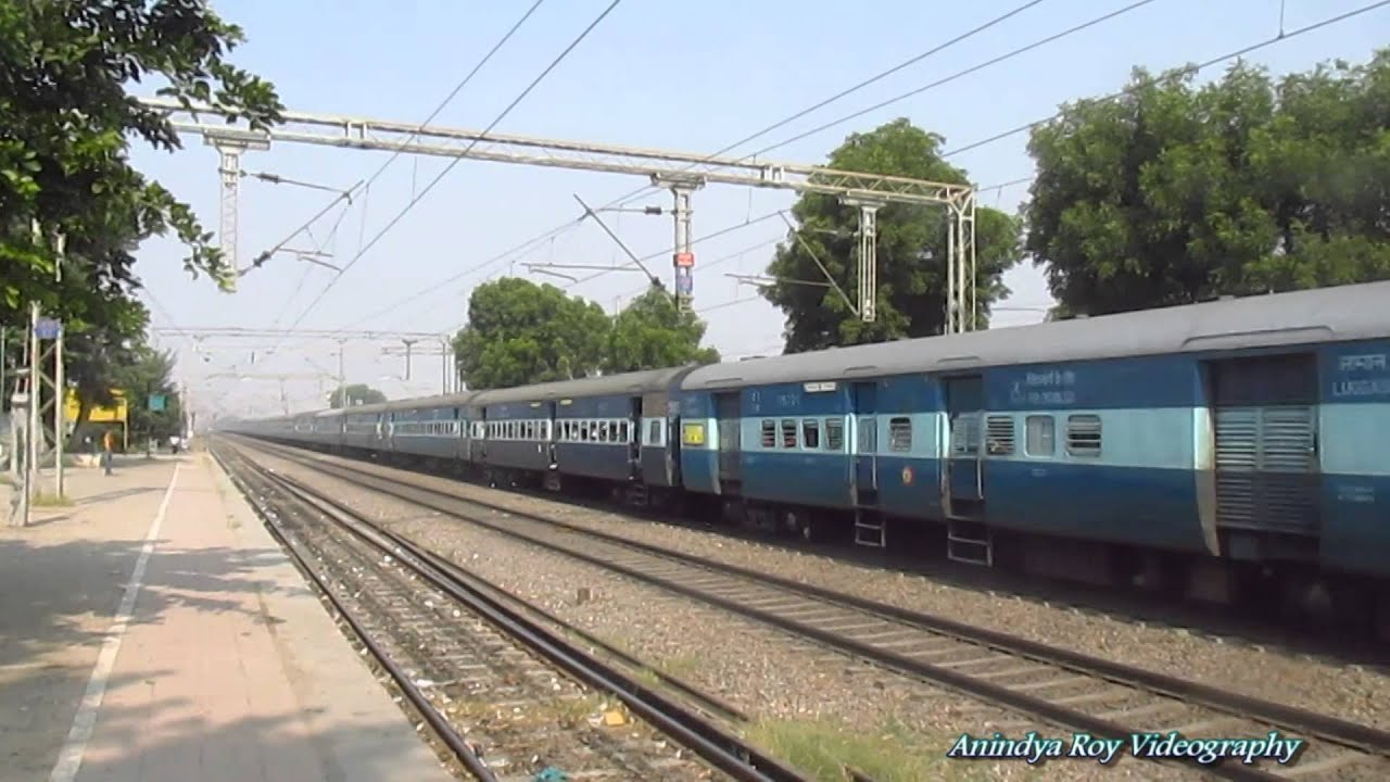 Erode Hunk effortlessly hauls 24 Coach Kerala Express! - YouTube