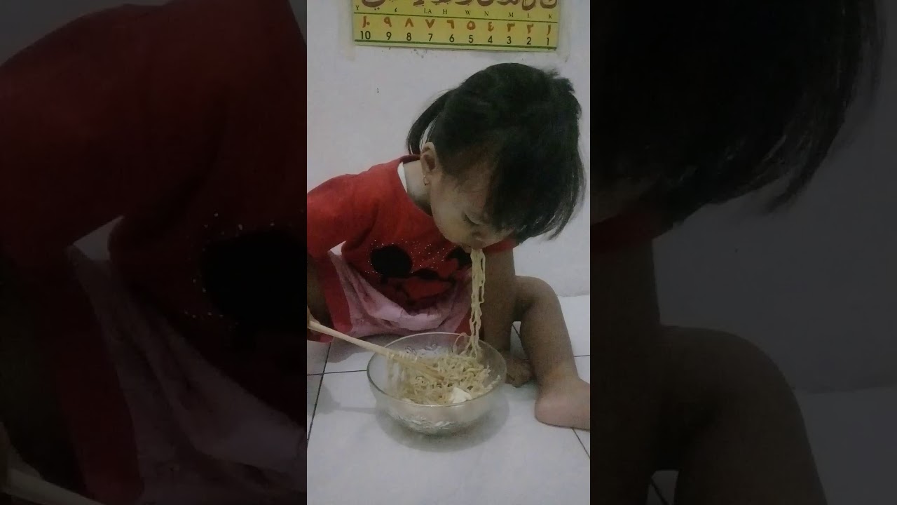 Makan mie pakai sumpit - YouTube