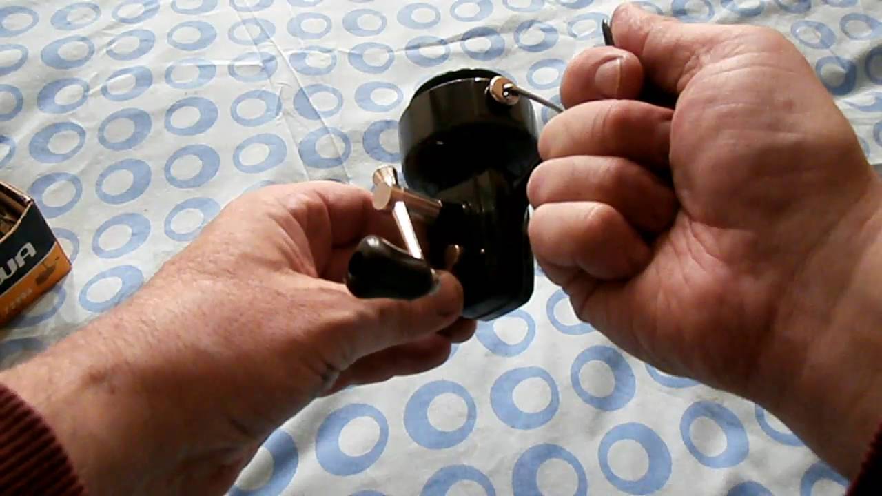 Daiwa 7290A - Japan 1970s - Fixed Spool Reel - YouTube