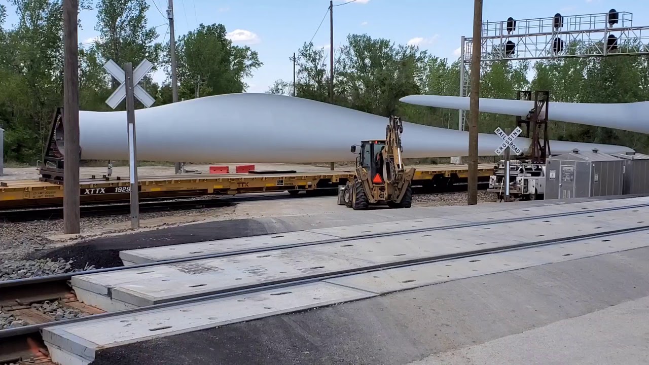 2 Windmill trains, 2 different subs, 2 different leaders, 2 different ...