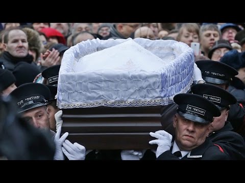 Thousands of Mourners Pay Respects to Boris Nemtsov