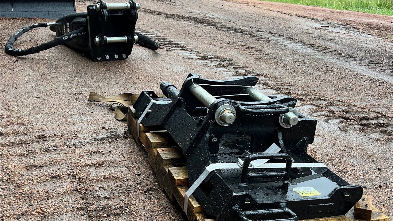 Combo Bracket for Use of H65 Rock Hammer On Our CAT 304/306/259/299 ...