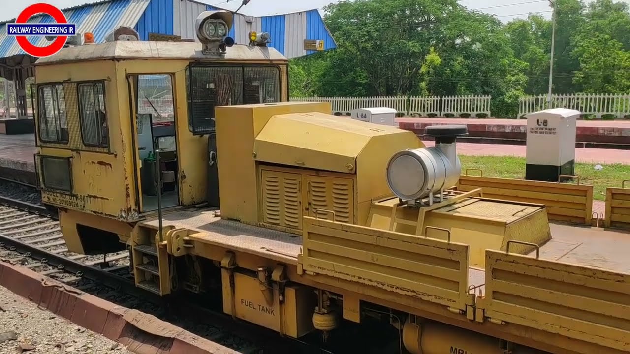 UTV machine 🚜🚦 ।। Rail unloading work ।। INDIAN RAILWAY ।। - YouTube