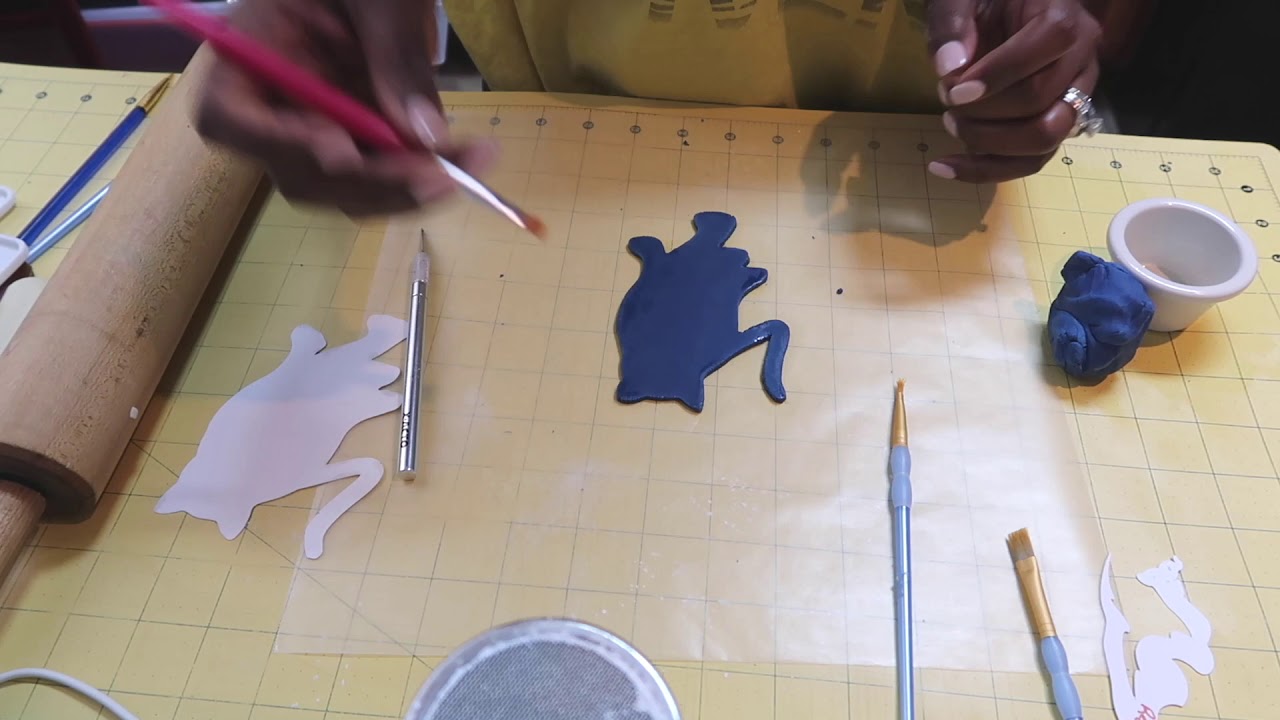 How to make a fondant logo | Quick and Easy how to make fondant logo ...