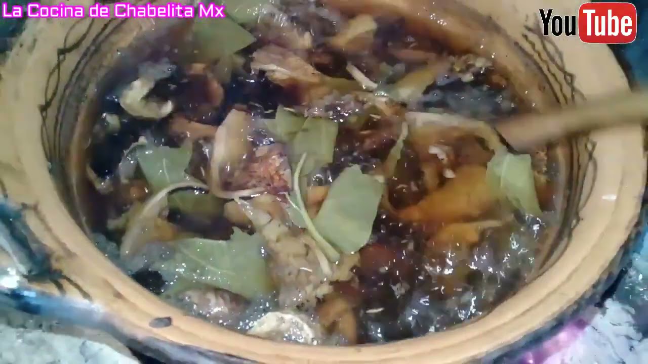 Asi se prepara un exquisito mole de Hongo de ocote en el pueblo - YouTube
