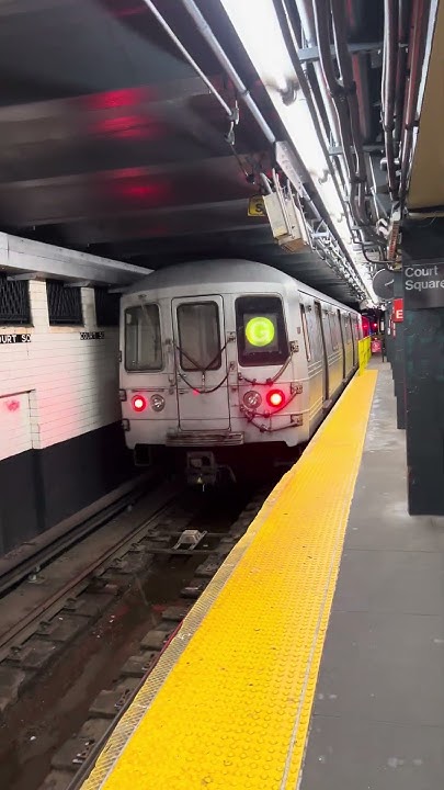 R46 G train leaving Court Square - YouTube