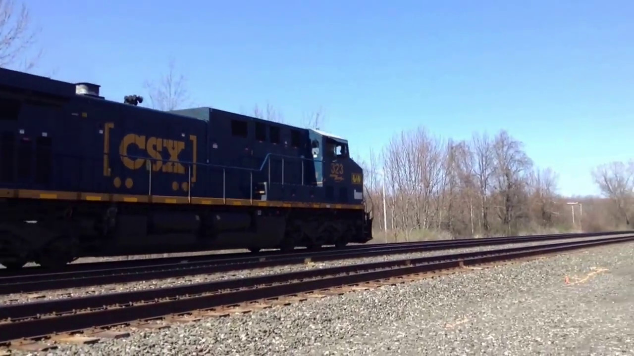 CSX L&N 323 leads CSX Q158 east - YouTube
