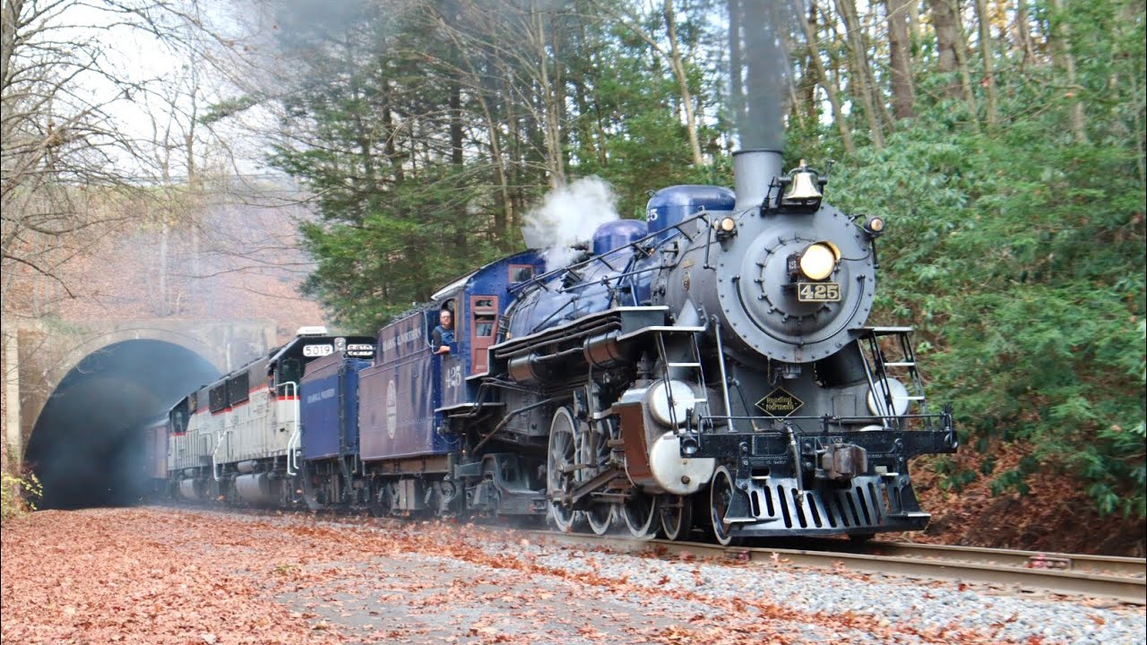 Reading & Northern 425- The Final Fall Foliage Express - YouTube