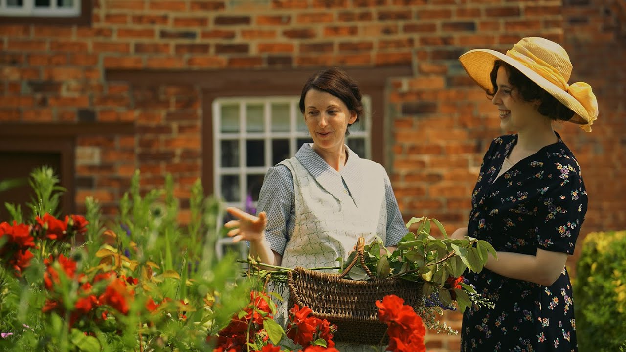 Getting Dressed in 1930s rural Lincolnshire, UK - YouTube