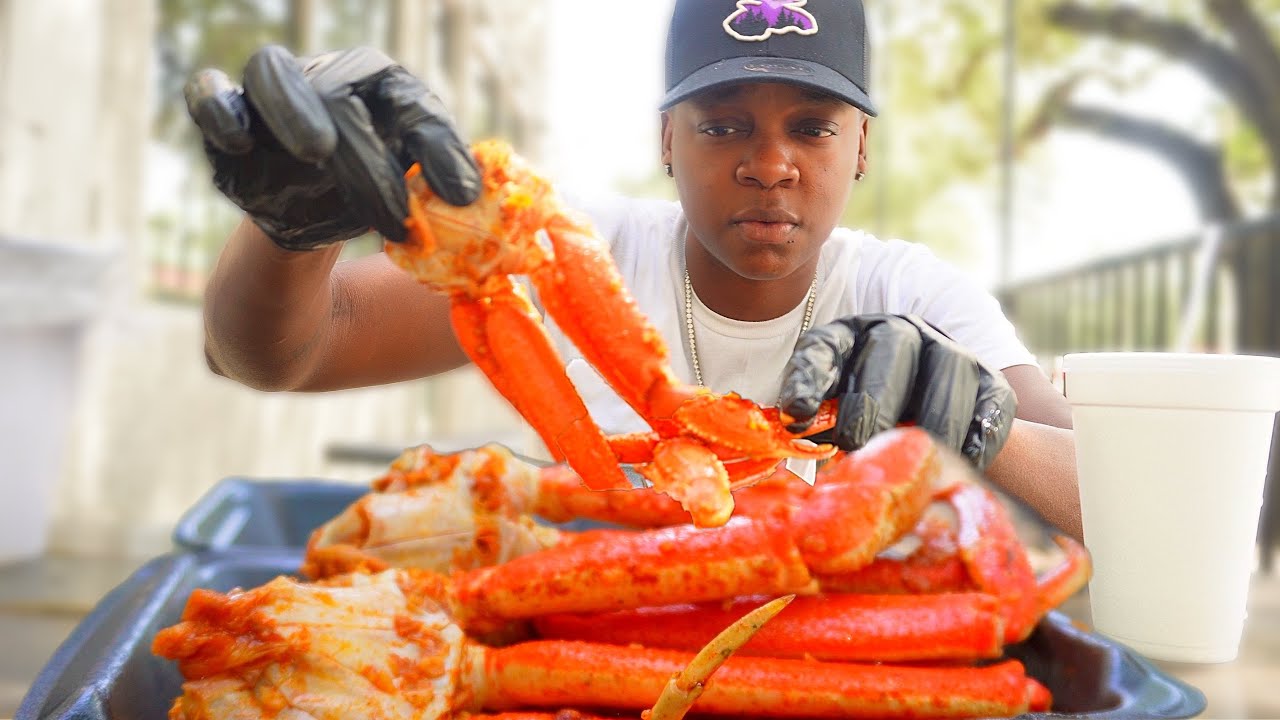 Giant SNOW CRAB Seafood Boil • MUKBANG | CUZZO AB‼️ - YouTube