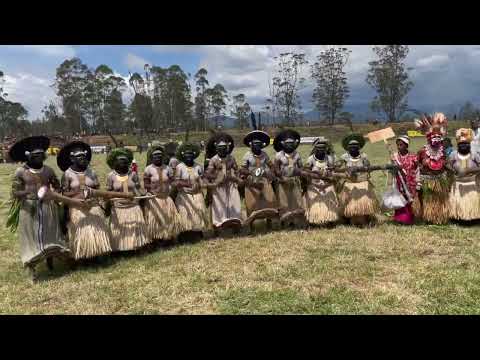 Sili Muli from Enga Province perform at annual cultural show in Mt ...