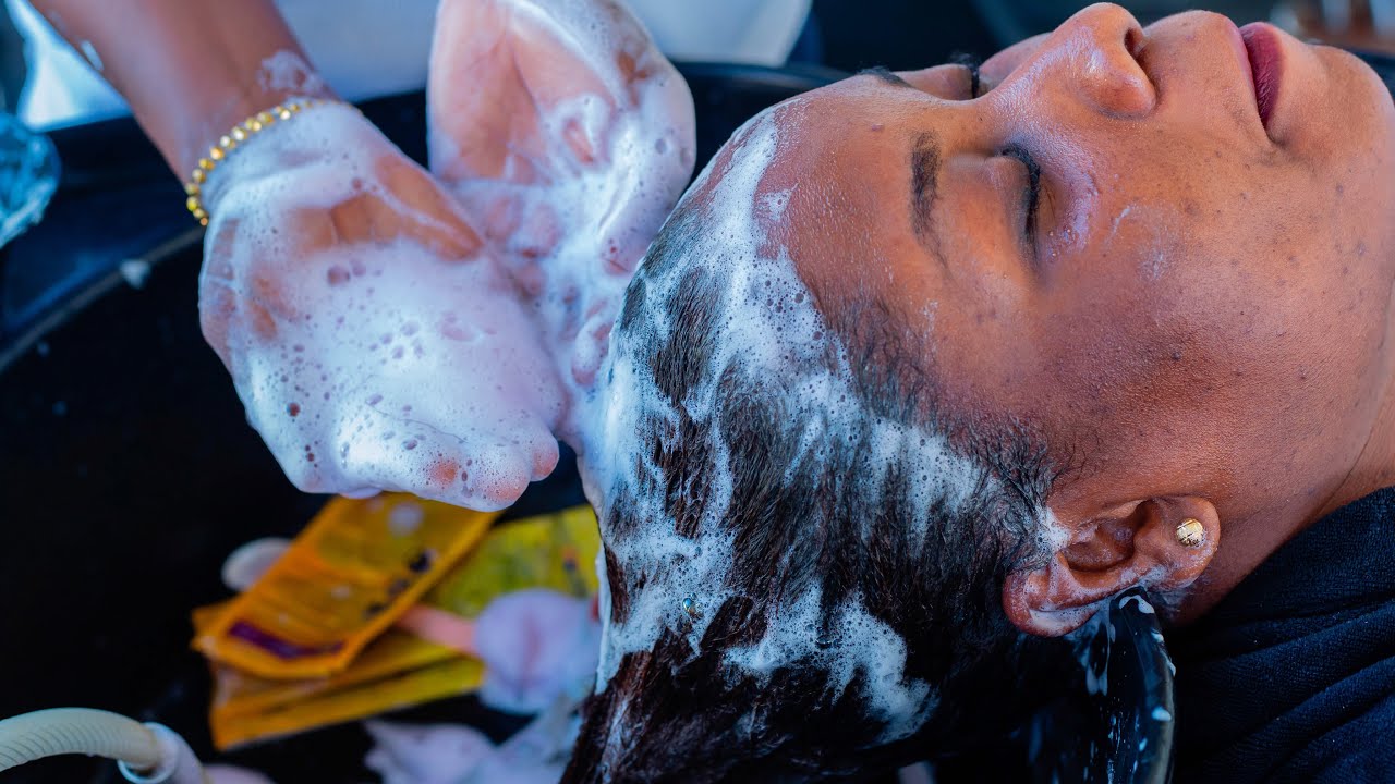 Jinsi ya Kuweka dawa na Kuosha Dawa NYWELE ISIKATIKE - YouTube