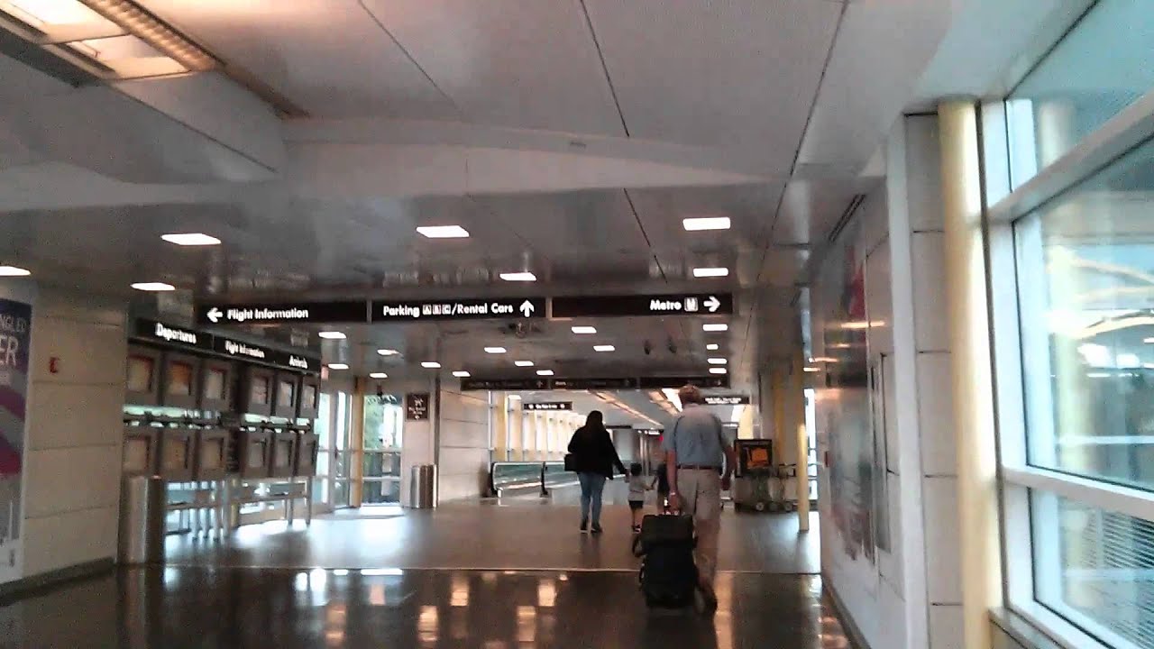 Ronald Reagan Airport Metro Station - Washington DC Metro Yellow/Blue ...