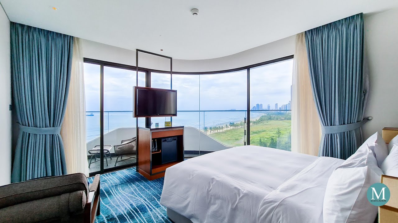 Panoramic Room Ocean View with Balcony at Hilton Garden Inn Da Nang ...