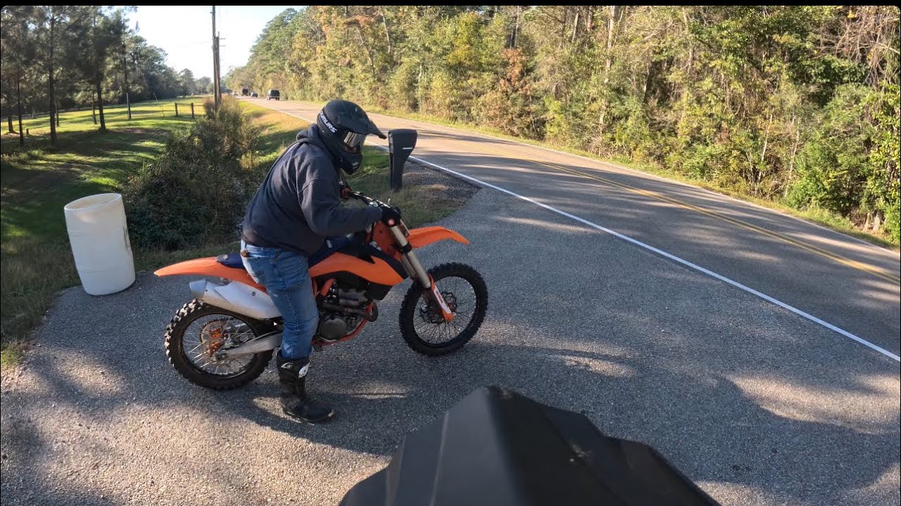 Beginner on a 250 vs experienced rider on a 150 - YouTube