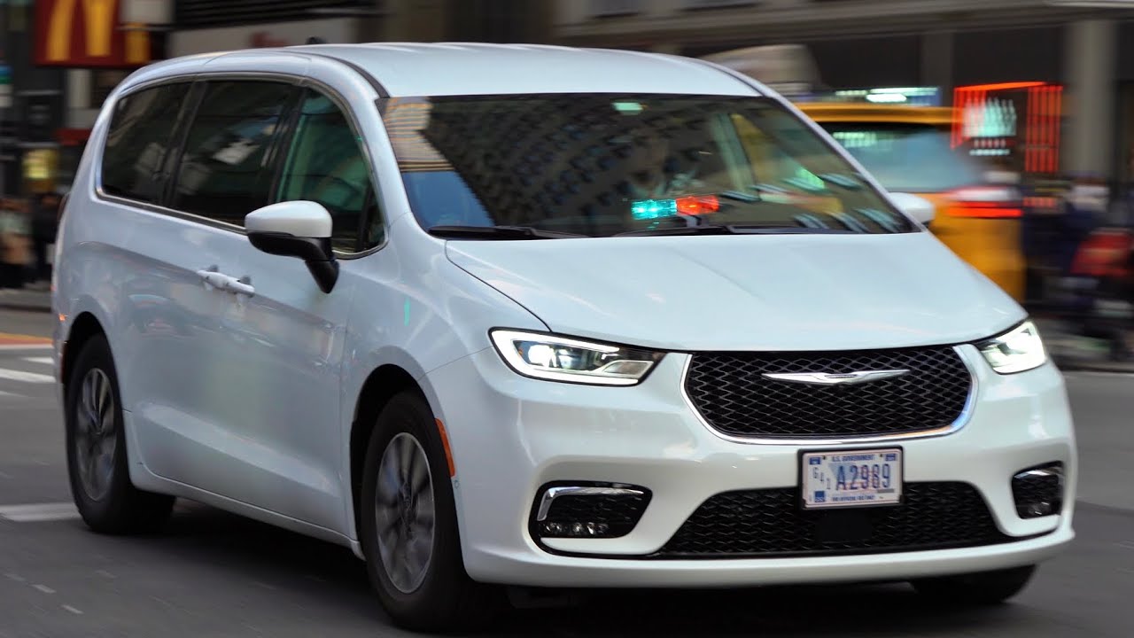 Unknown agency Unmarked Chrysler Pacifica responding - YouTube