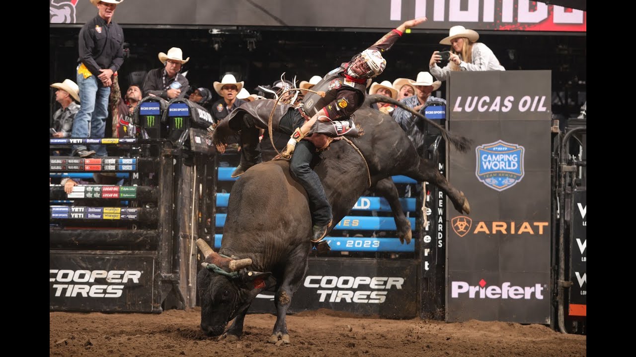 Missouri Thunder: Felipe Furlan rides Cuttin Torch for 87.5 points ...