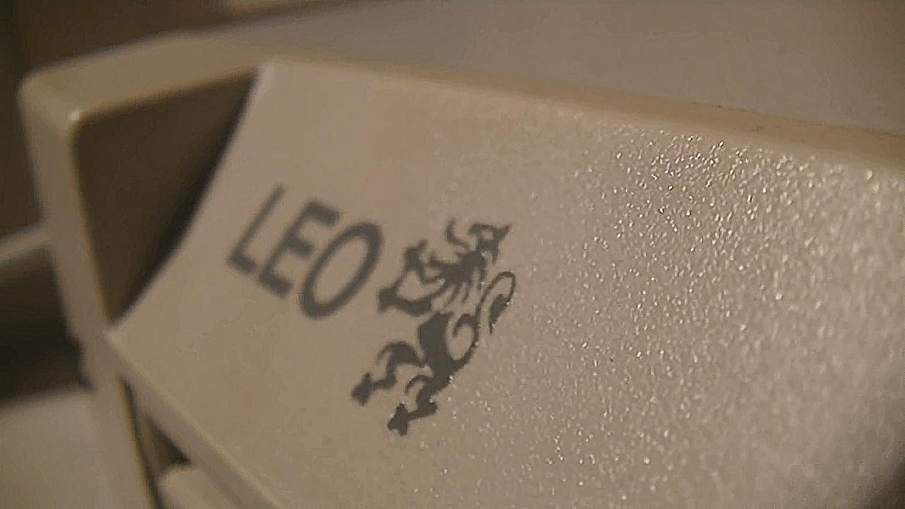 Leo Data Book 486-DBA Overview (Very small computer) - YouTube