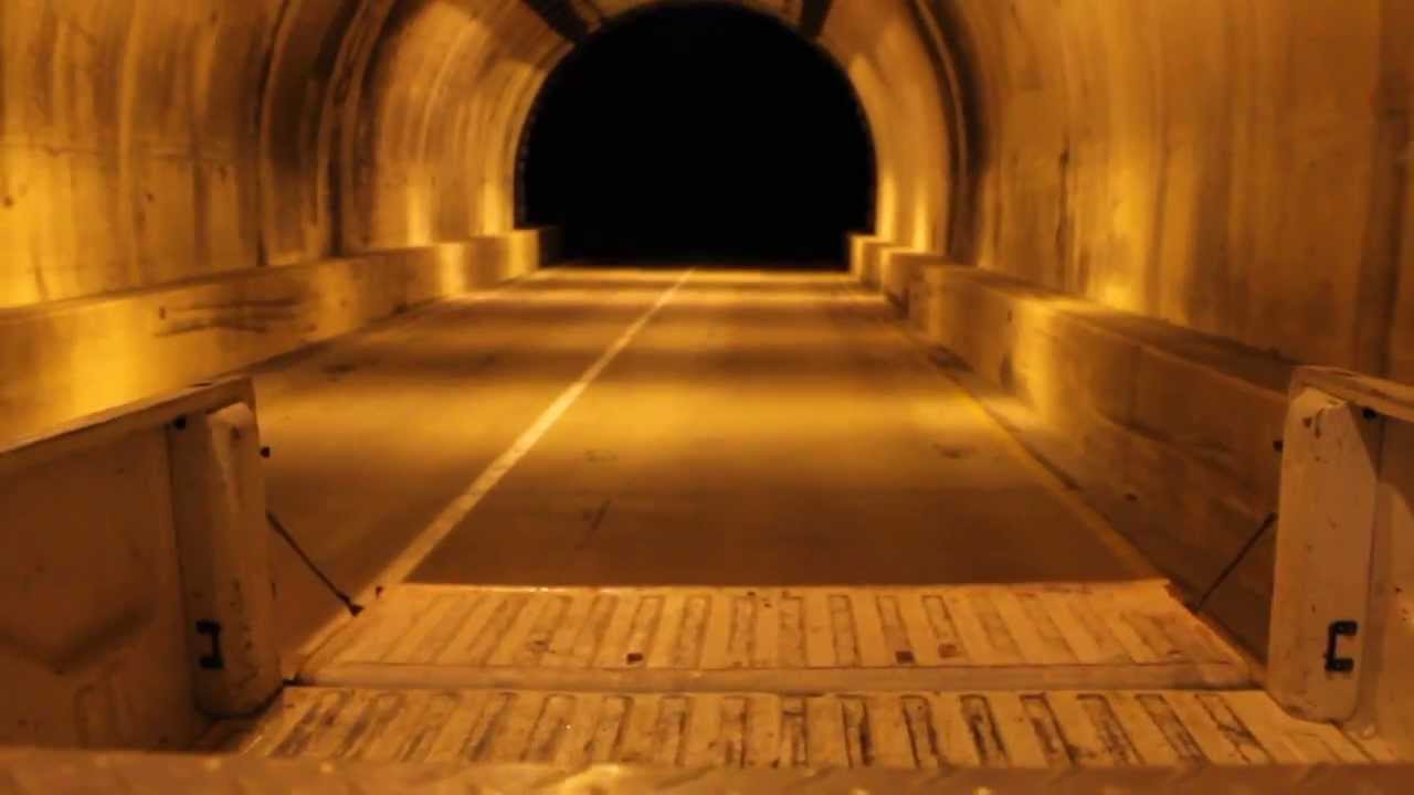 Cummins rollin coal in tunnel - YouTube