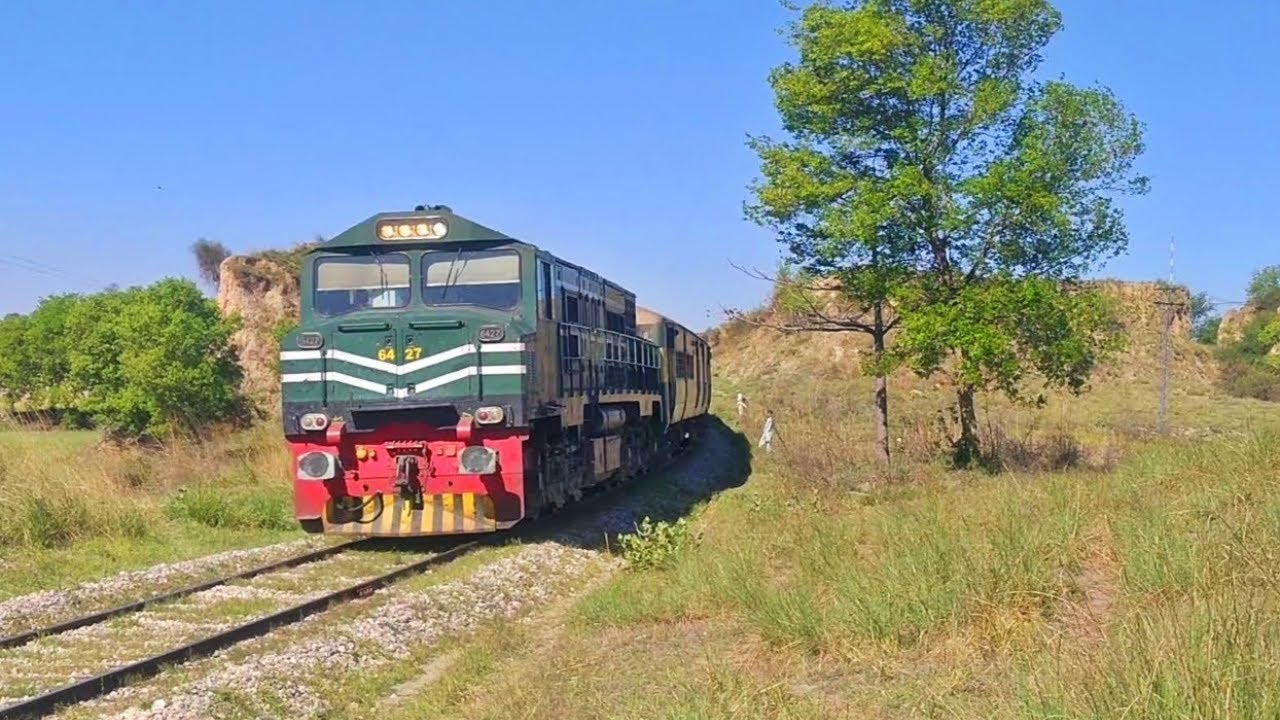 Speedy Khyber Mail Express with ZCU Locomotives - YouTube