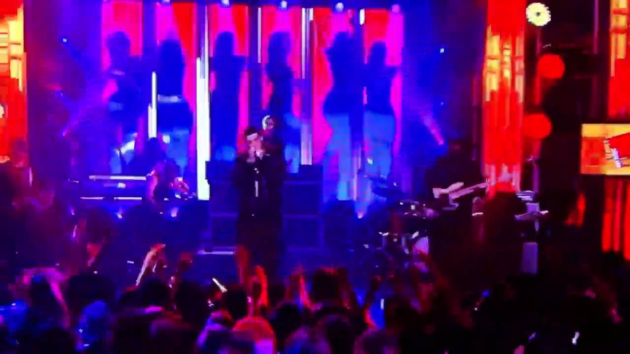 DRAKE in Times Square - YouTube