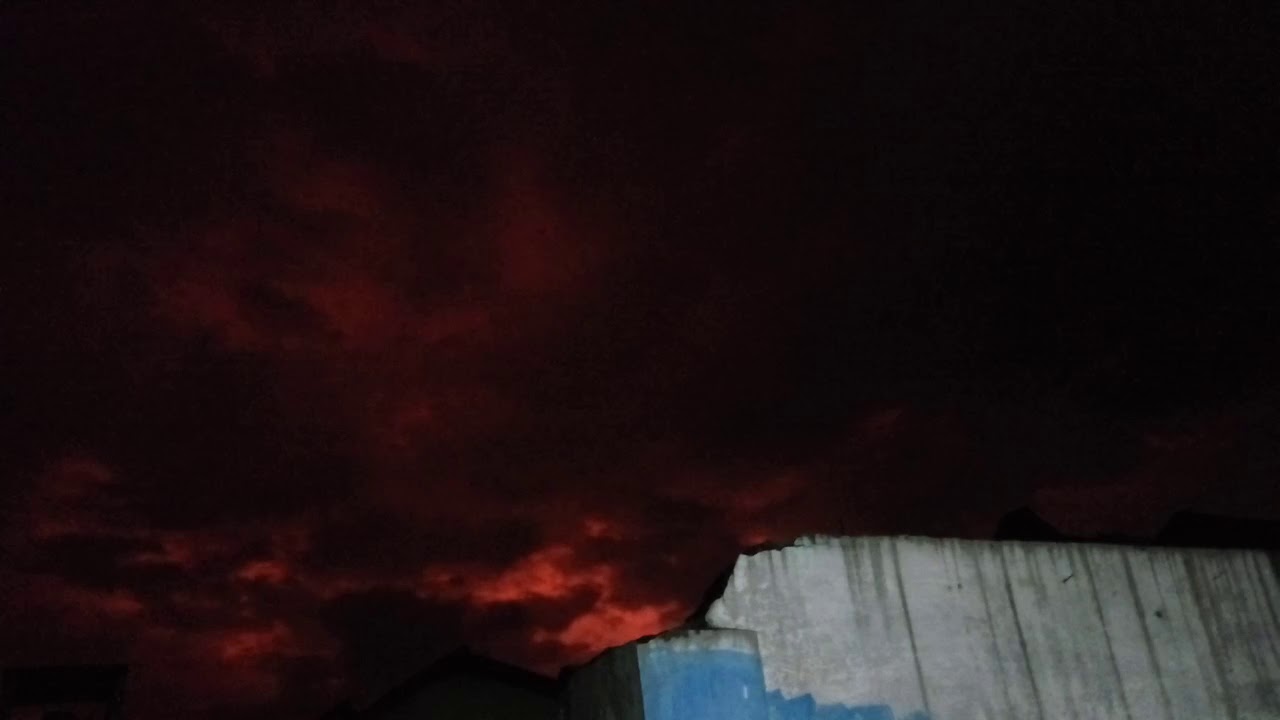 Awan Merah dan Dentuman Kilat - YouTube