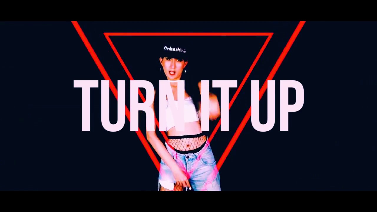 Chelsea Marie - She's Coming(Explicit) - YouTube