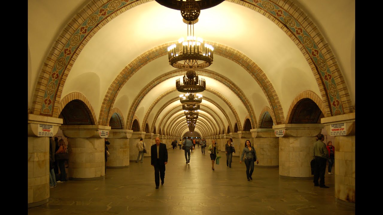 Ukrainian metro , in kiev 2009 - YouTube