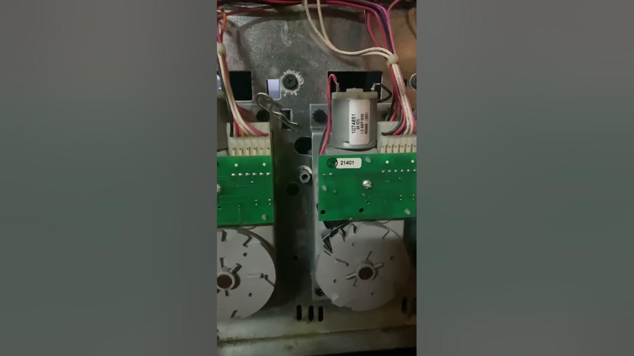 Vendo 720 soda vending machines shims Instal - YouTube