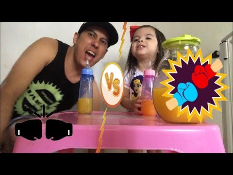 DESAFIO DA MAMADEIRA DE BEBE - BABY BOTTLE CHALLENGE - MANU VS PAPAI
