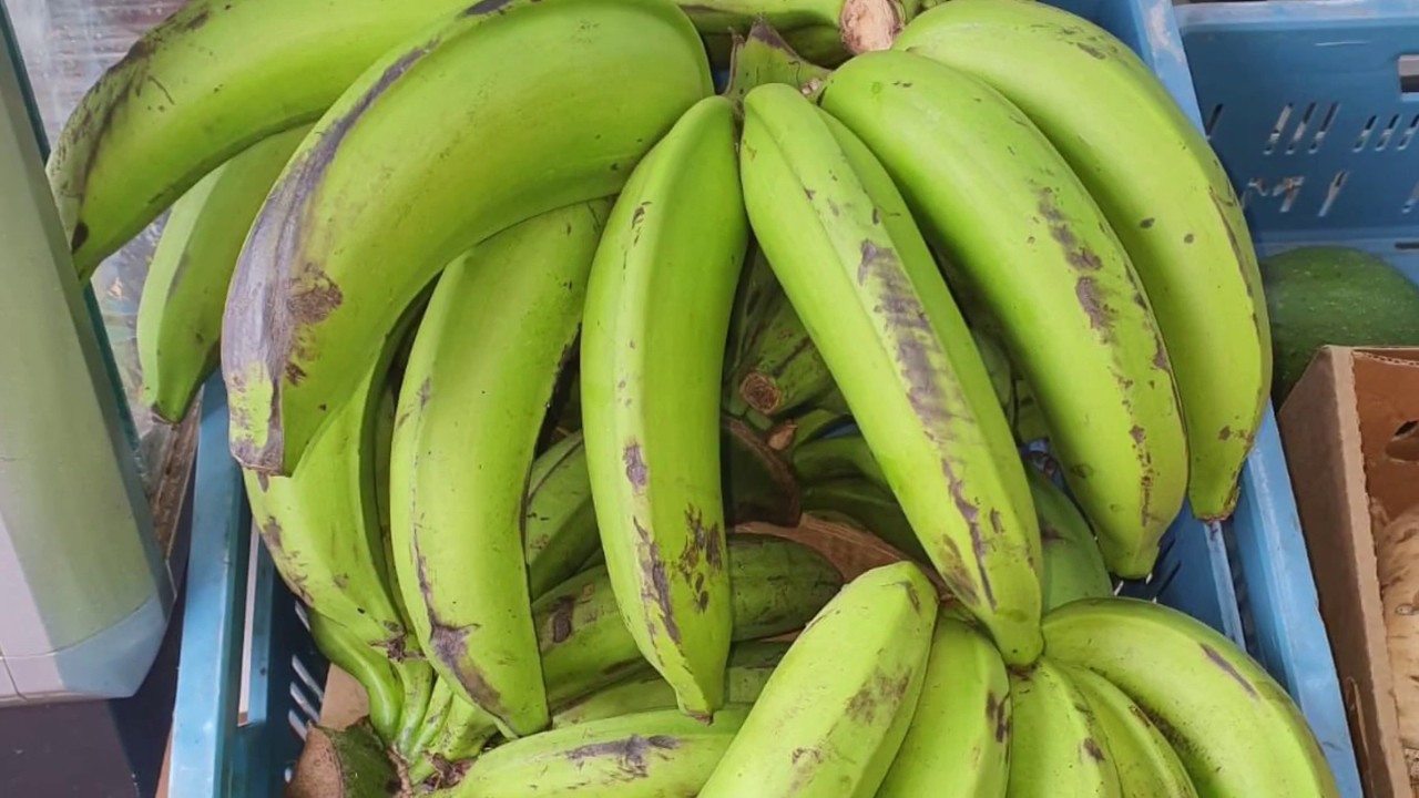 Cooking Matooke/bananas (Uganda) - YouTube