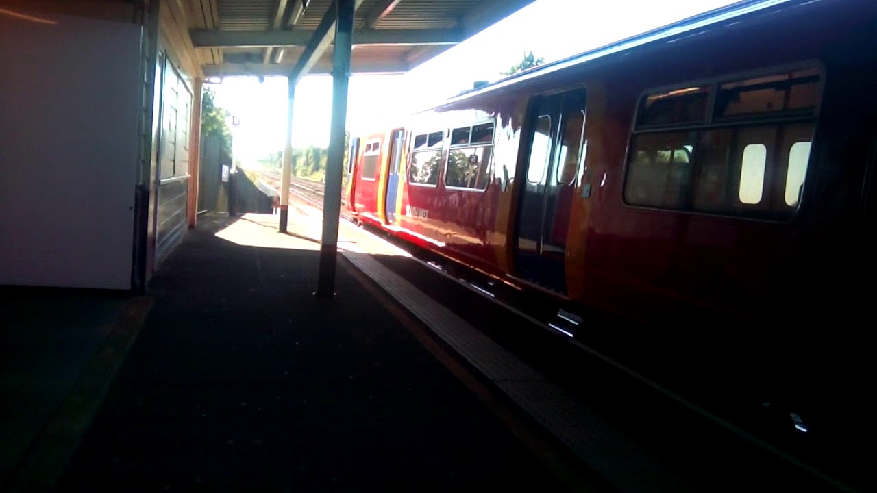 Class 455 SWT leaving Hersham *Without new Motors Old video* - YouTube