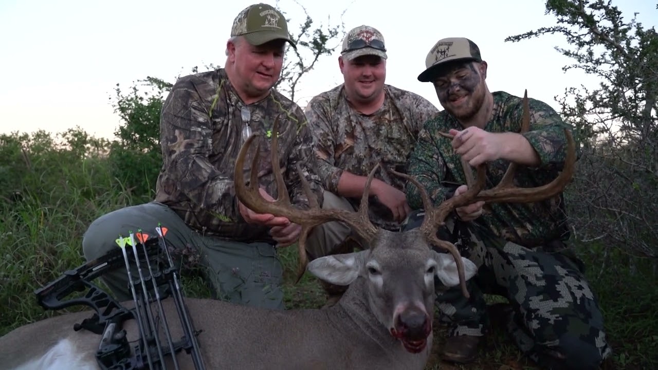 Giants on Cactus Jack Ranch - YouTube