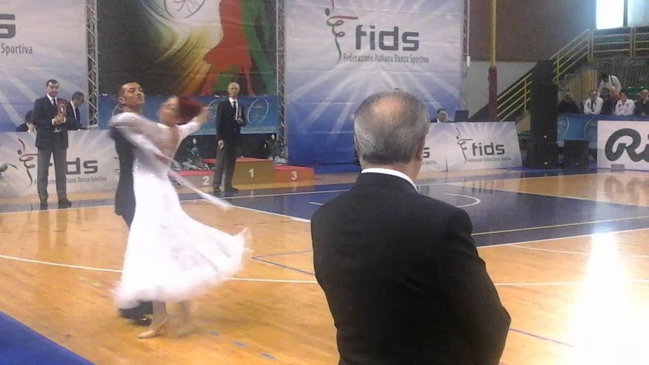 Simone & Daniela Valzer Lento - YouTube