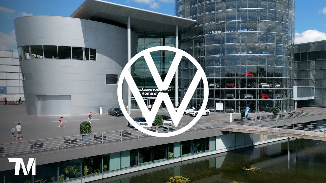 V1A089EN TM AI Cobot - Case Study Volkswagen - YouTube