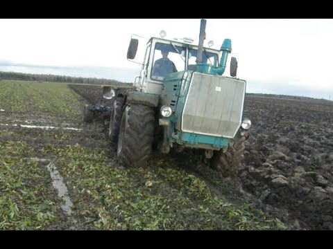 Difficult ploughing with T-150K, mud, wet conditions
