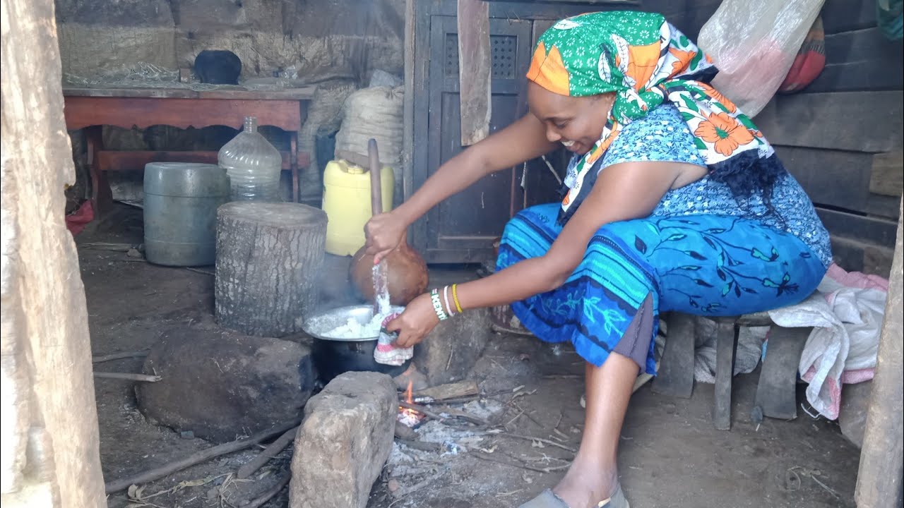 Cooking ugali for my new love(bae) and our big family with 3 stone fire ...