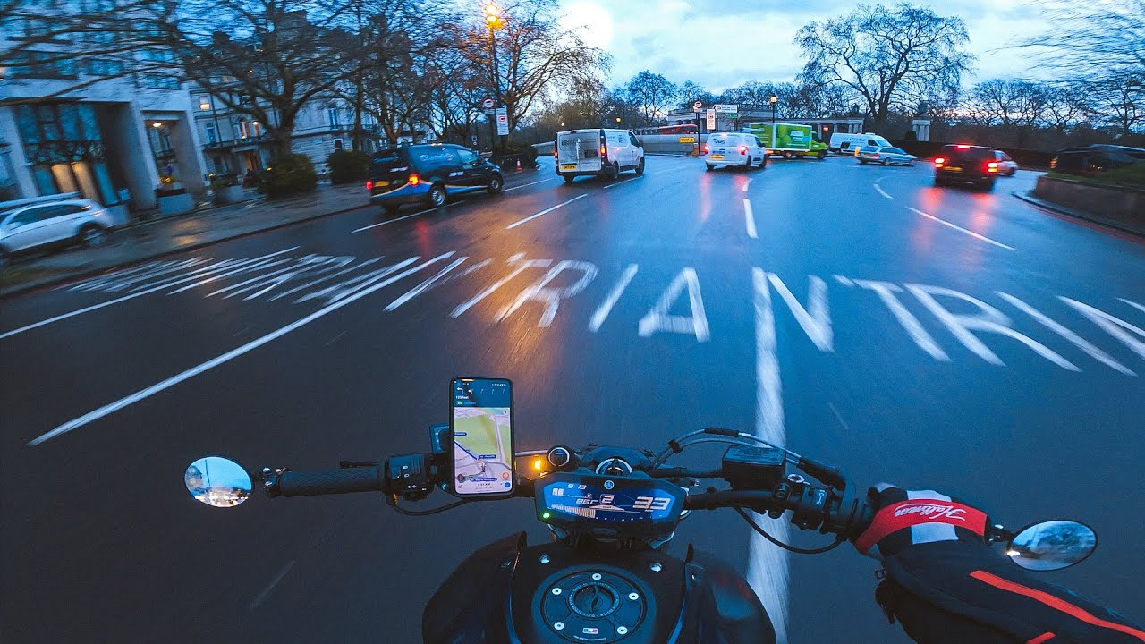 [2/3] Roundabouts In Central London. | YAMAHA MT-07 AKRAPOVIC ...